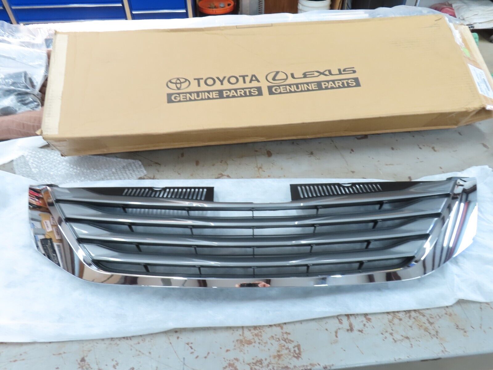 Toyota 53101-08090 Front Grill Grille Sienna XLE – Cottonwood Surplus Sales