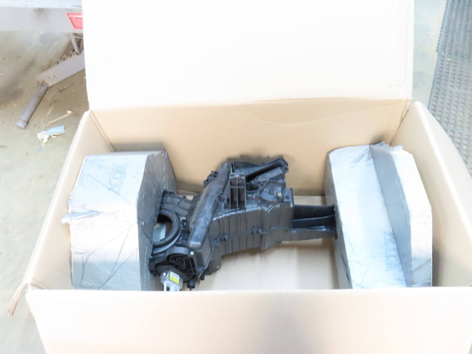 Ford HL3Z-19850-K HVAC Evaporator Assembly – Cottonwood Surplus Sales