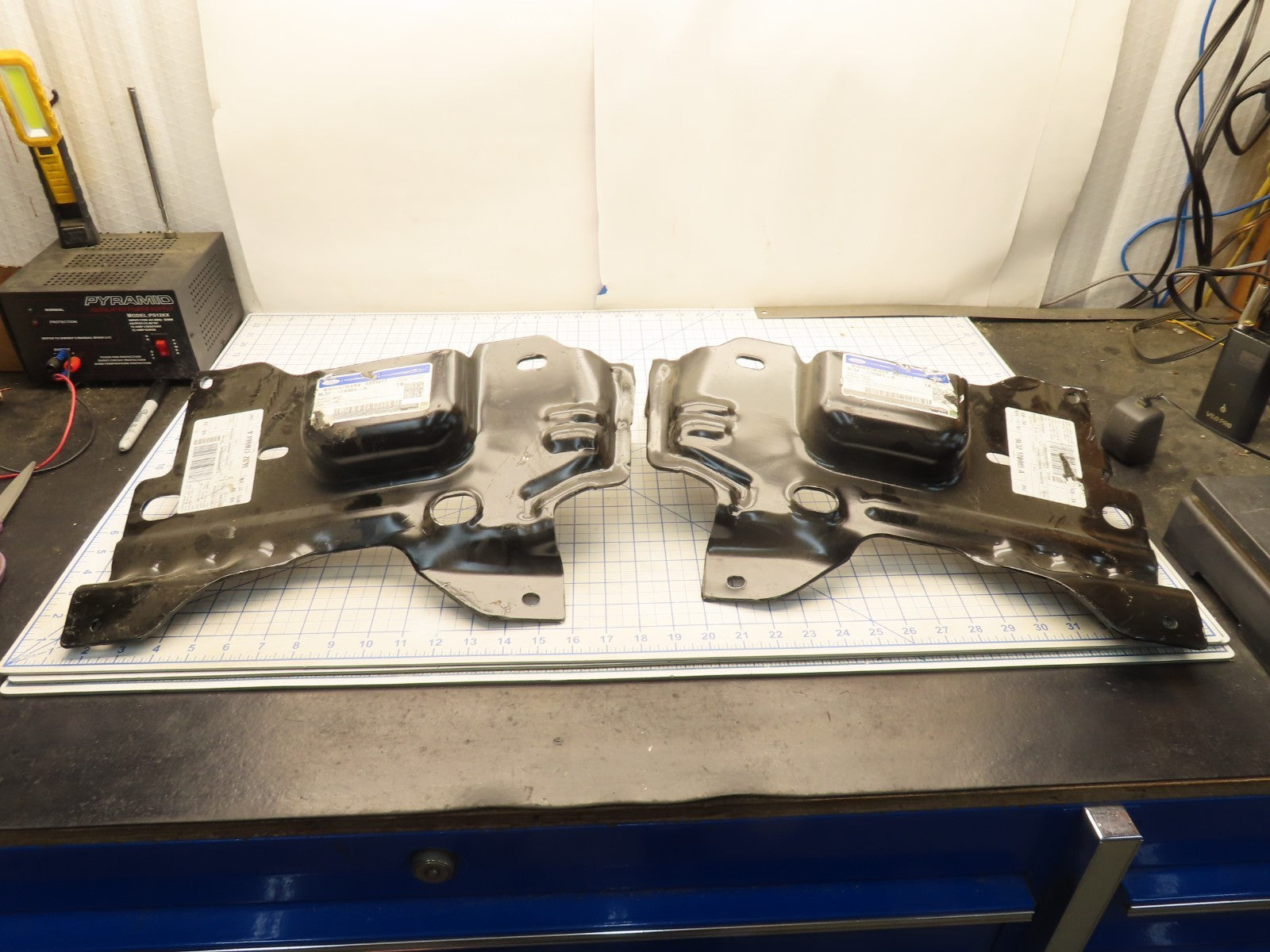 Ford 9L3Z-17B985-A AND 9L3Z-17B984-A Front Bumper Bracket Plates ...