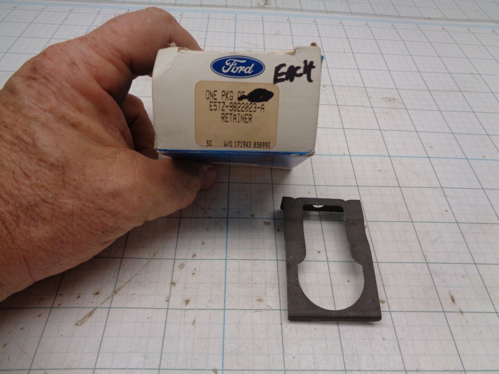 Ford E5TZ-9822023-A Retainer Clip for Tailgate Lock Cylinder OEM NOS ...