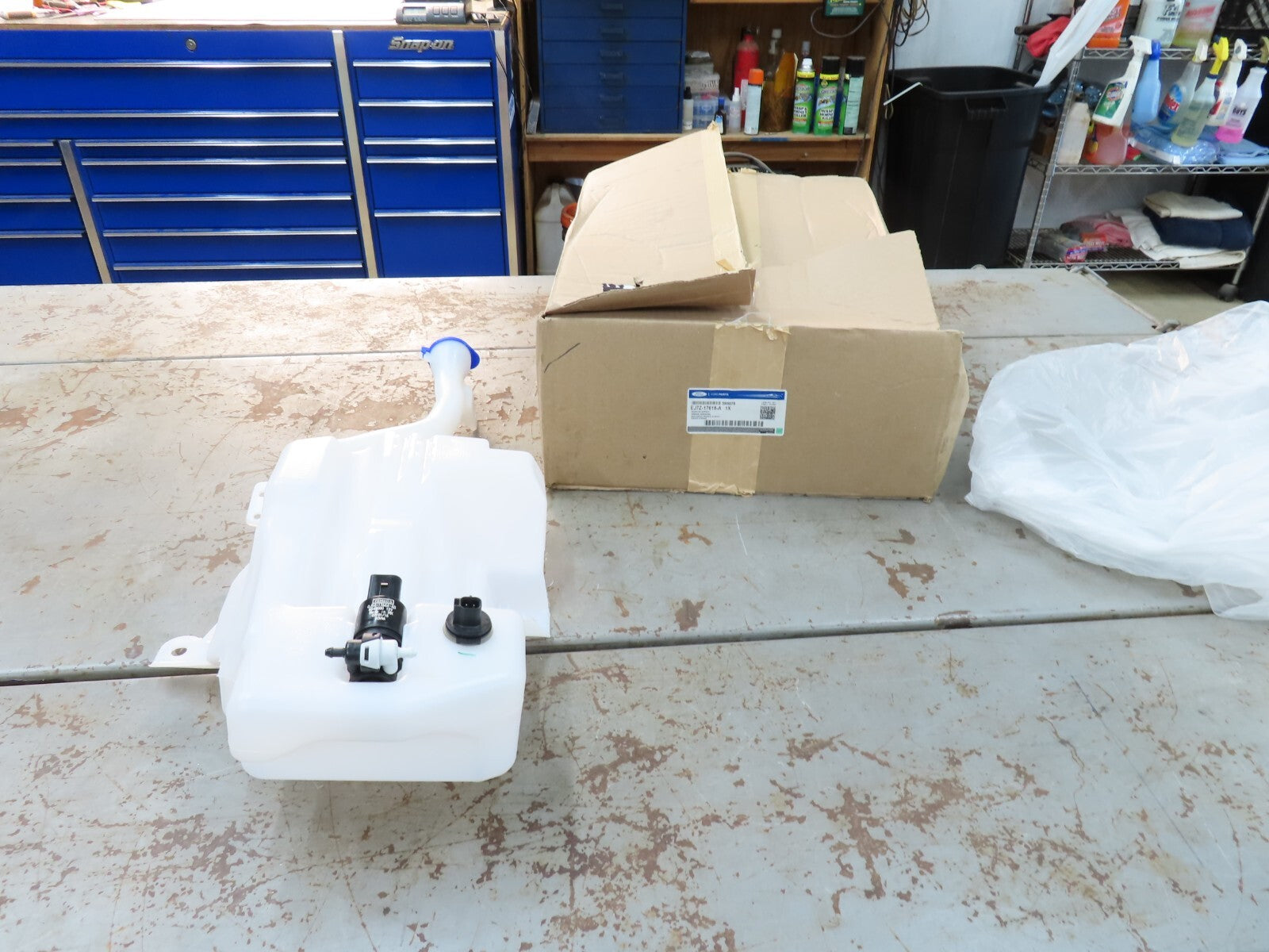 Ford EJ7Z-17618-A Windshield Washer Fluid Reservoir May Not Get Factor ...