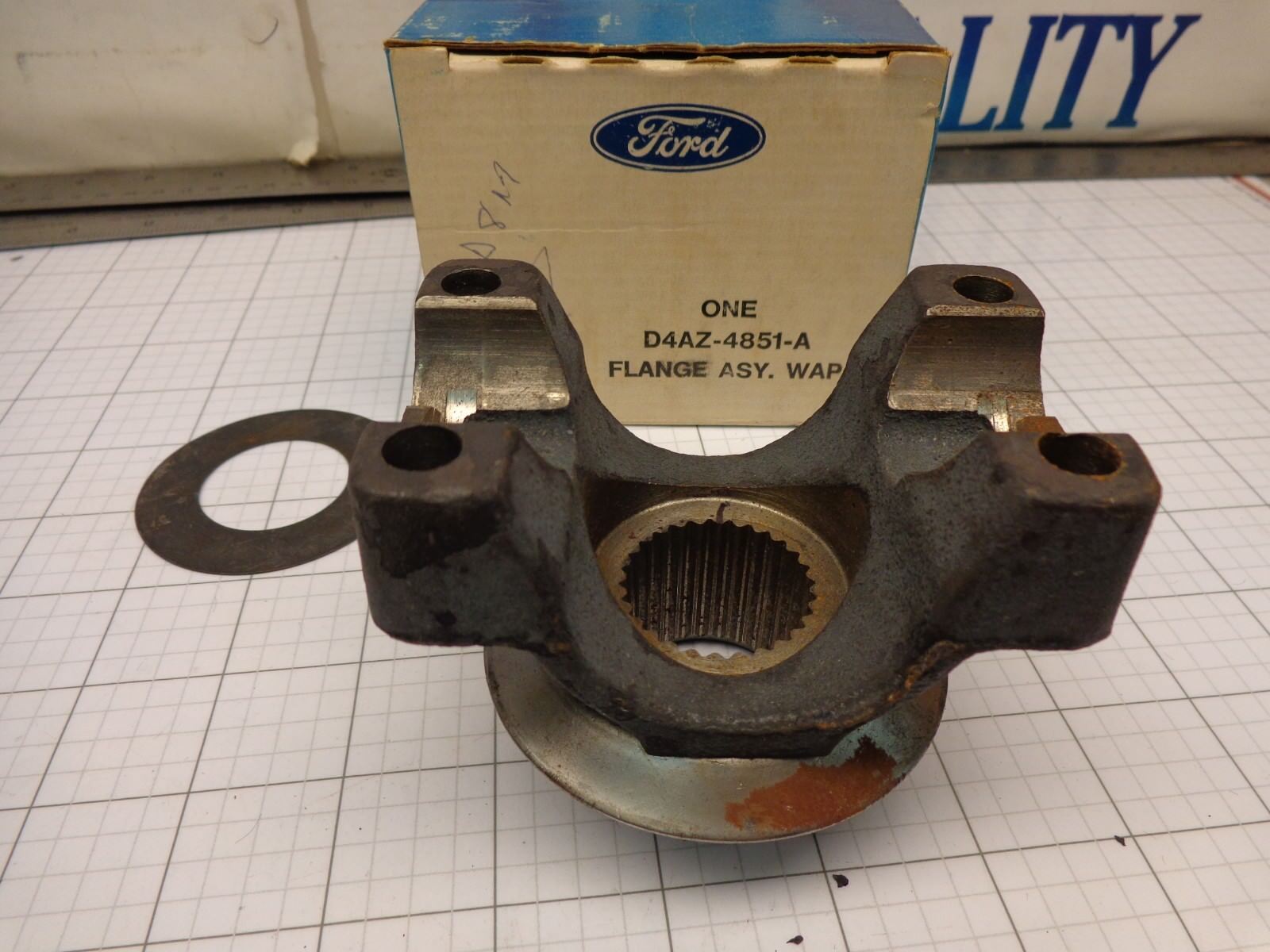 Ford OEM NOS D4AZ-4851-A Flange Differential Yoke 28 Spline ...