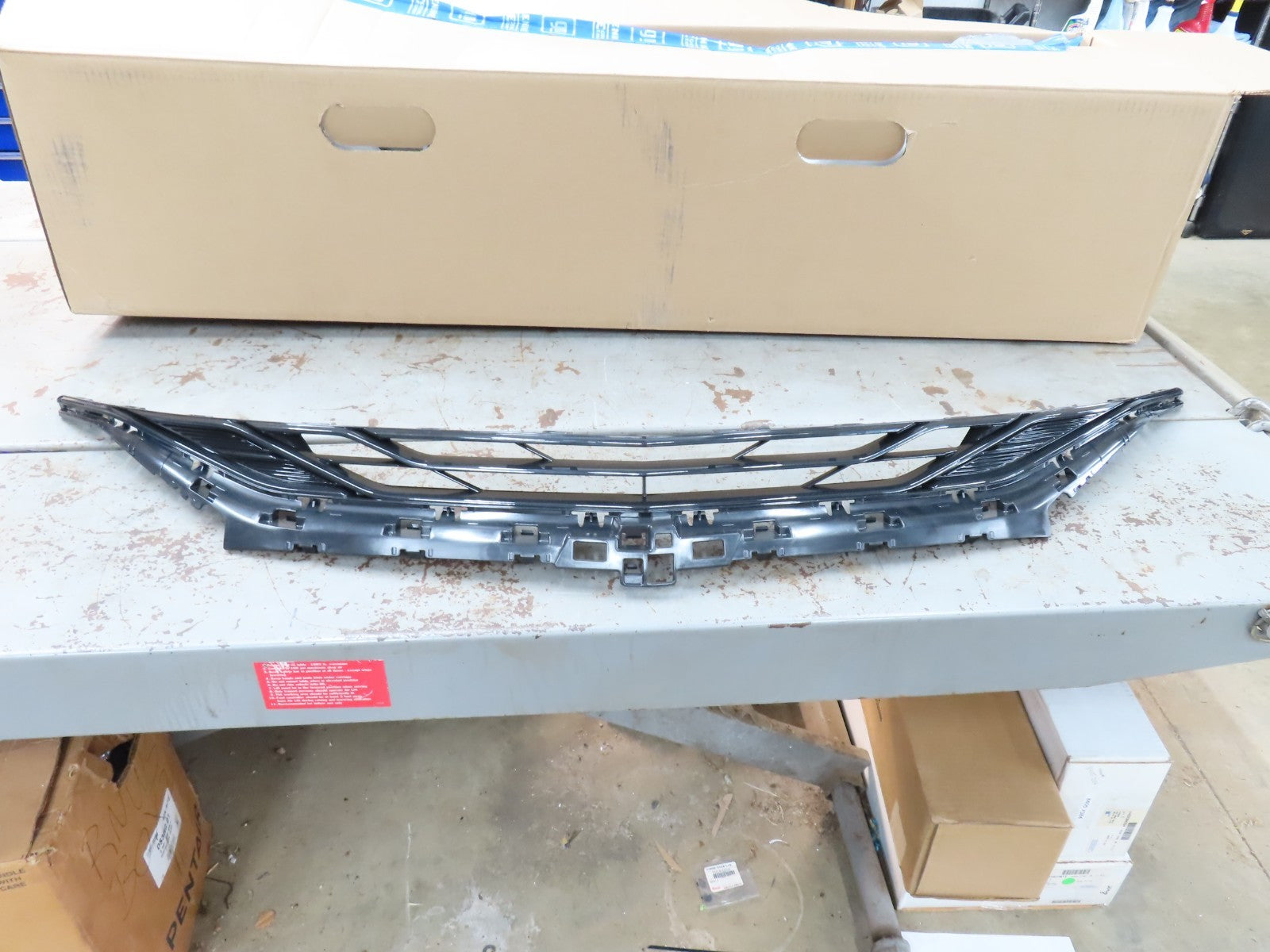 GM 84565840 Front Upper Inner Grill Grill Panel General Motors ...